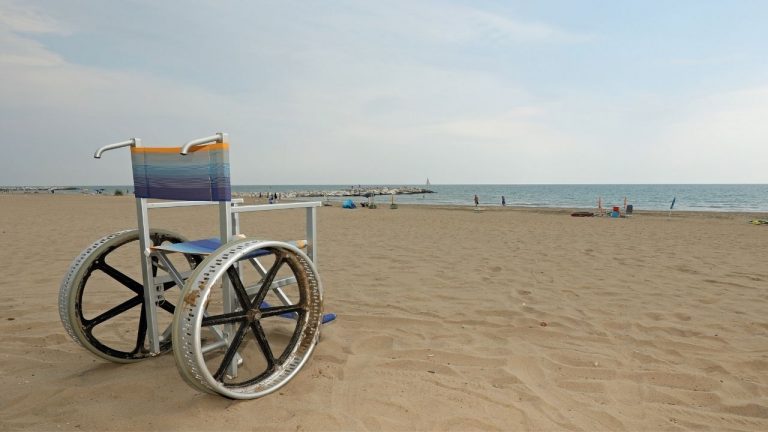 Best 8 Wheelchairs for The Beach and Sand in 2023 – Disabilitease